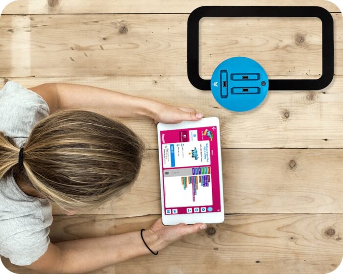 BlueFox Robot. Code to Grow. – They play. BlueFox teaches.